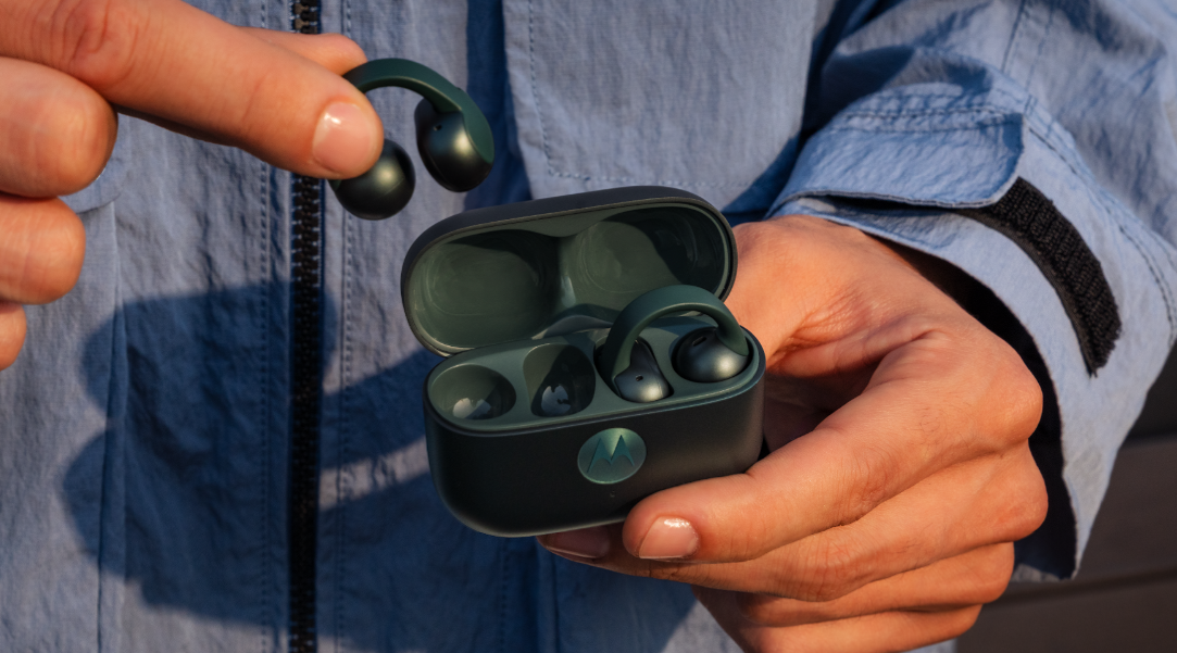 Moto Buds Loop: Earbuds med Bose-teknologi