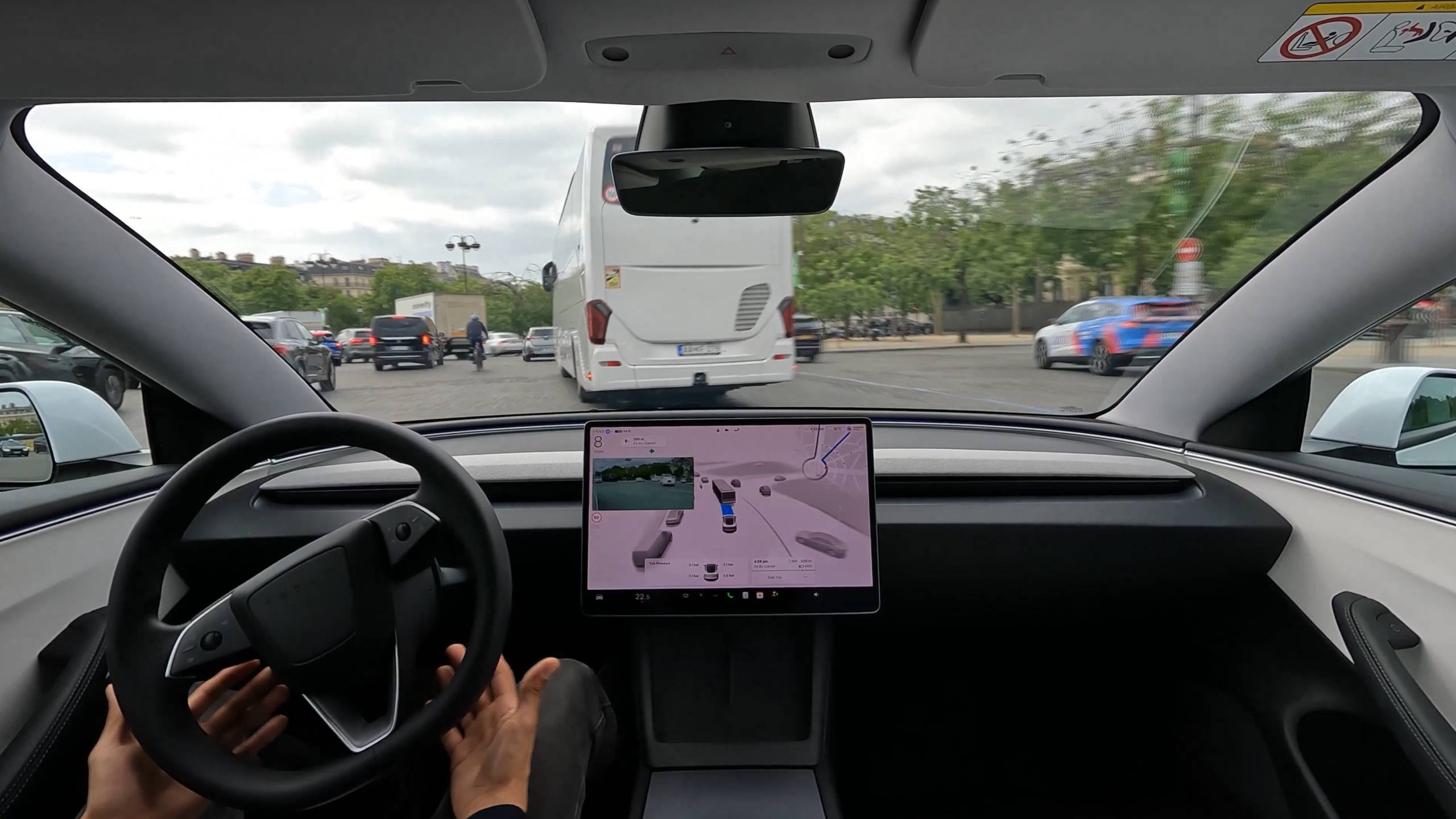 Video: Tesla tester selvkørende teknologi i Europa